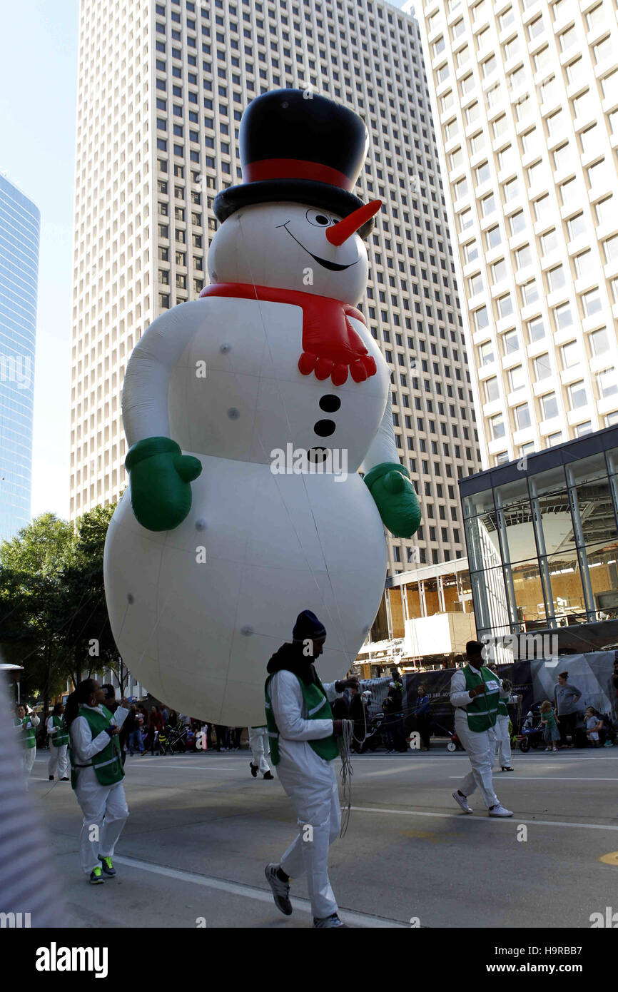 Houston, USA. 24th Nov, 2016. A cartoon balloon floats during the 67th ...