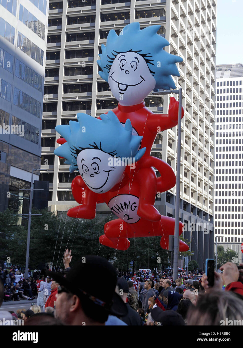 Houston, USA. 24th Nov, 2016. Cartoon balloons float during the 67th ...