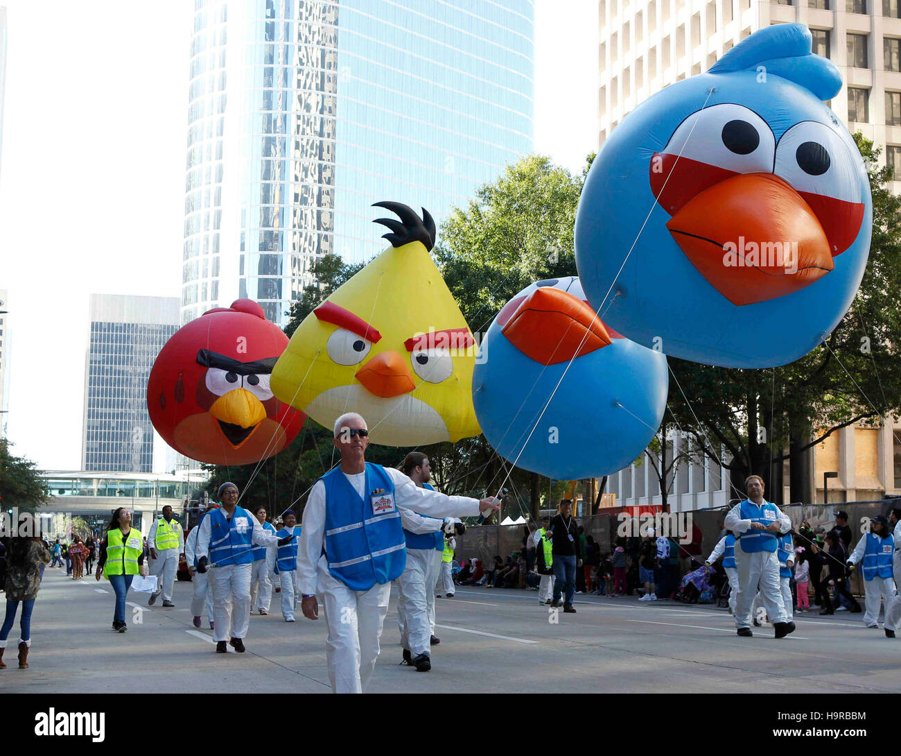 Houston, USA. 24th Nov, 2016. Cartoon balloons float during the 67th ...