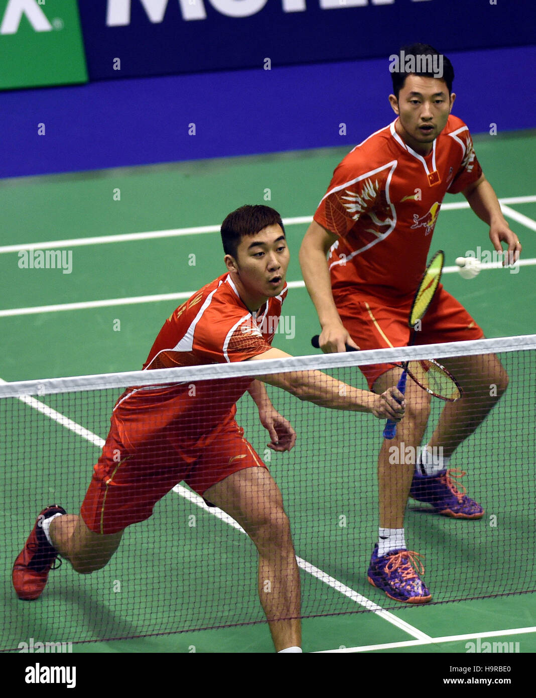 Hong Kong, China. 25th Nov, 2016. Chai Biao (R) and Hong Wei of China ...