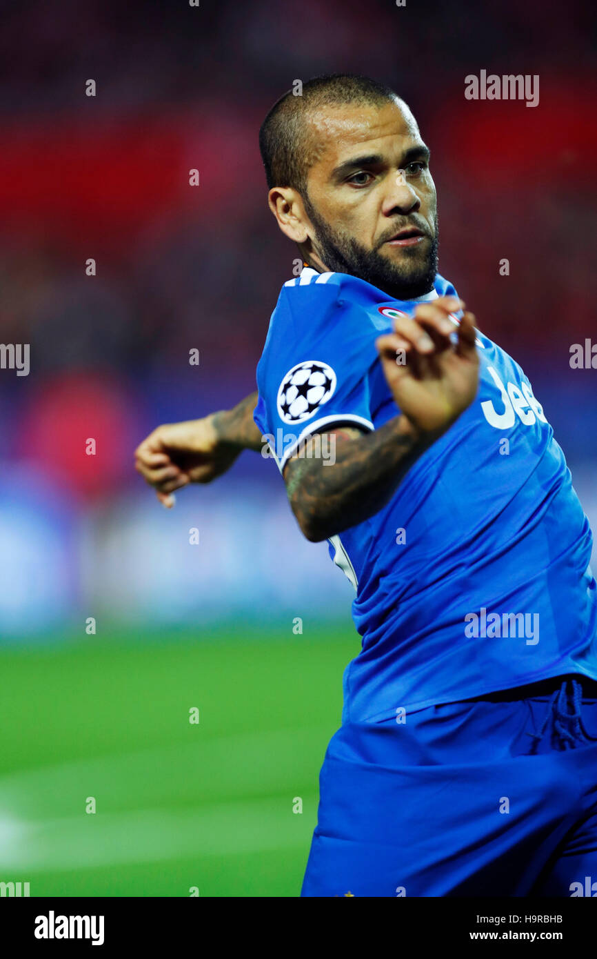 Seville, Spain. © D. 22nd Nov, 2016. Daniel Alves (Juventus) Football ...