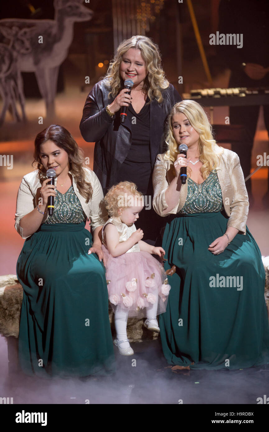 Munich, Germany. 23rd Nov, 2016. The singer Anita Hegerland (M) and her ...