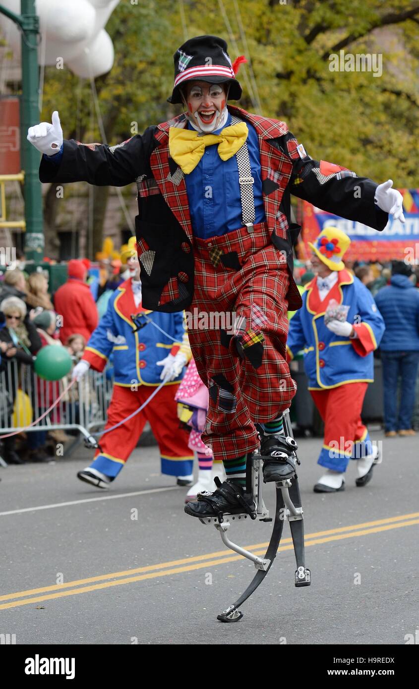 Macys thanksgiving parade clown hi-res stock photography and images - Alamy