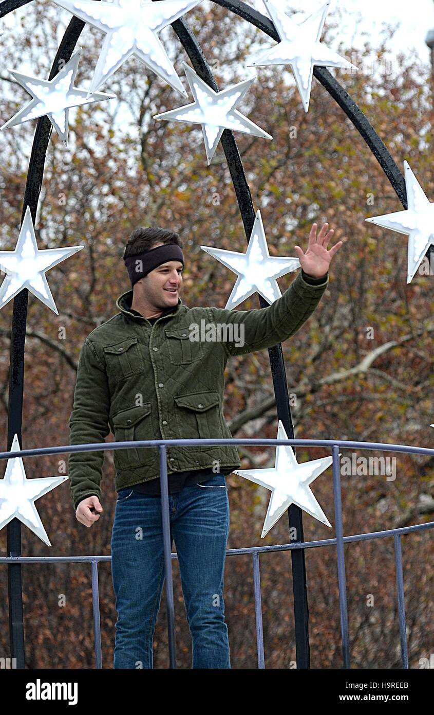 New York, NY, USA. 24th Nov, 2016. Easton Corbin in attendance for Macy ...