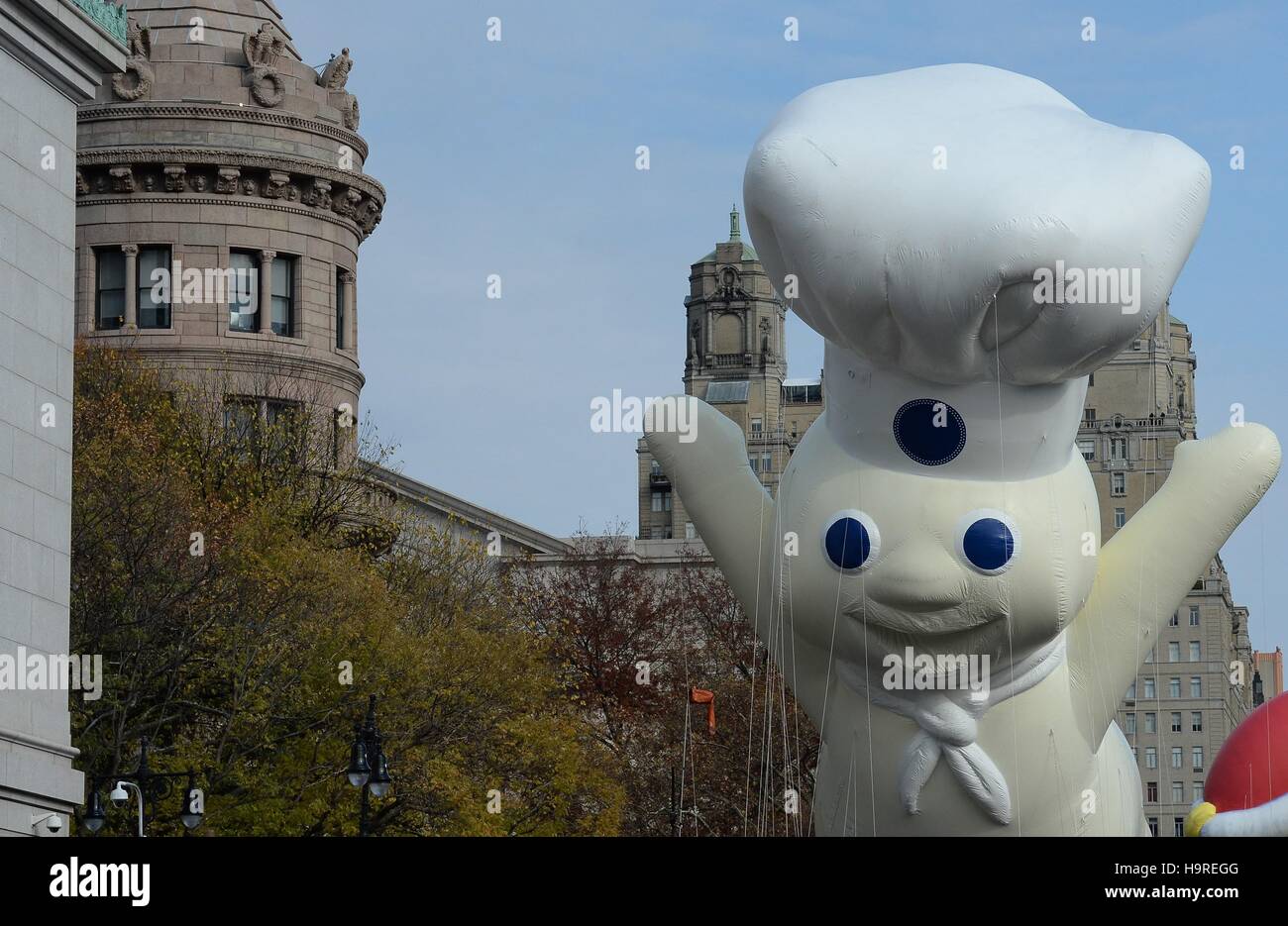 New York, NY, USA. 24th Nov, 2016. The Pillsbury Doughboy, balloon in ...