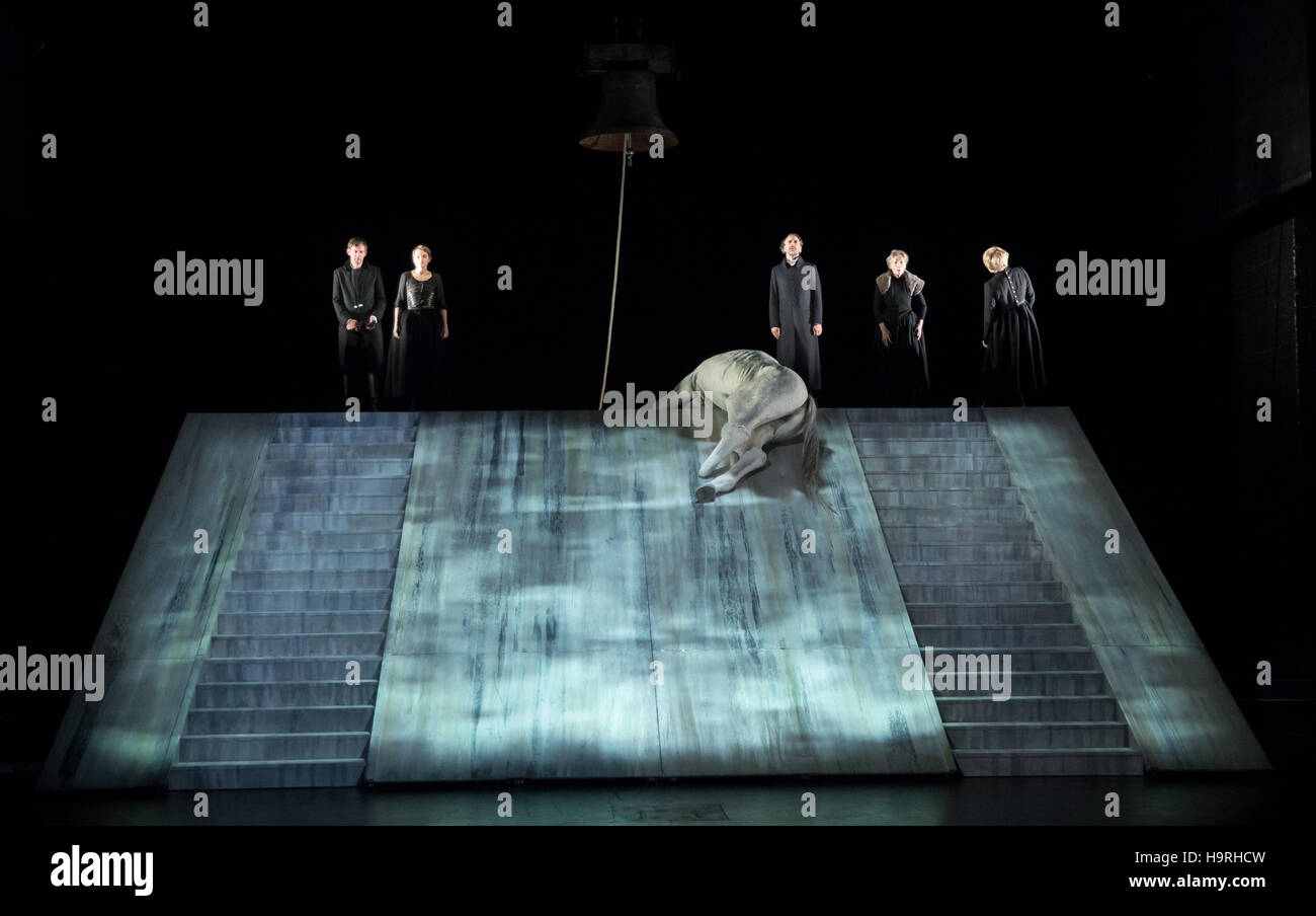 Hamburg, Germany. 23rd Nov, 2016. The actor Sebastian Rudolph (L-R) as ...