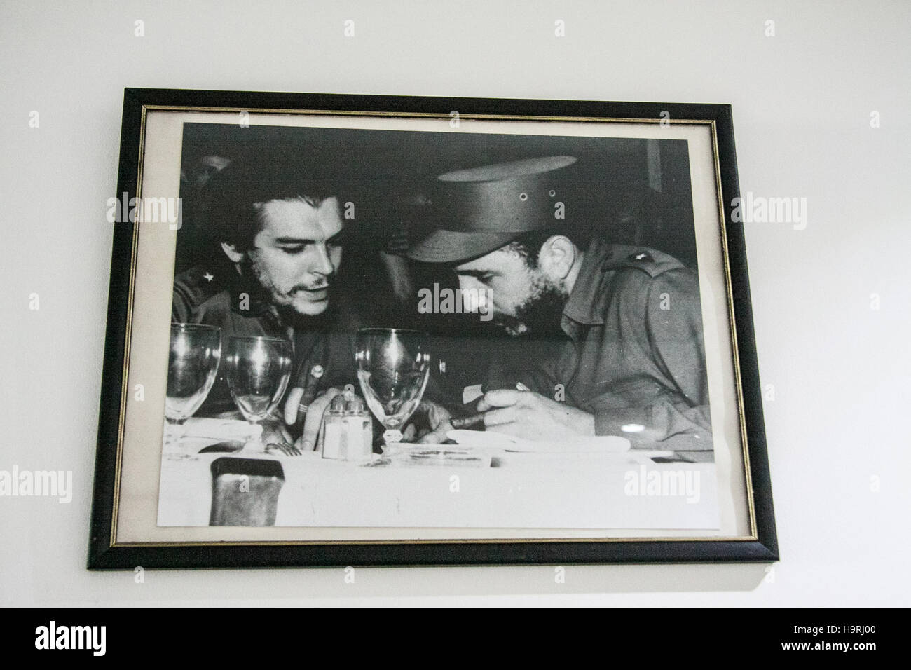 Beirut Lebanon. 26th November 2016. A portrait of Fidel Castro with Che ...