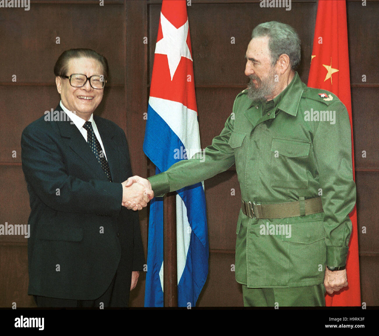 Cuban leader Fidel Castro shakes hands with Chinese President Jiang ...