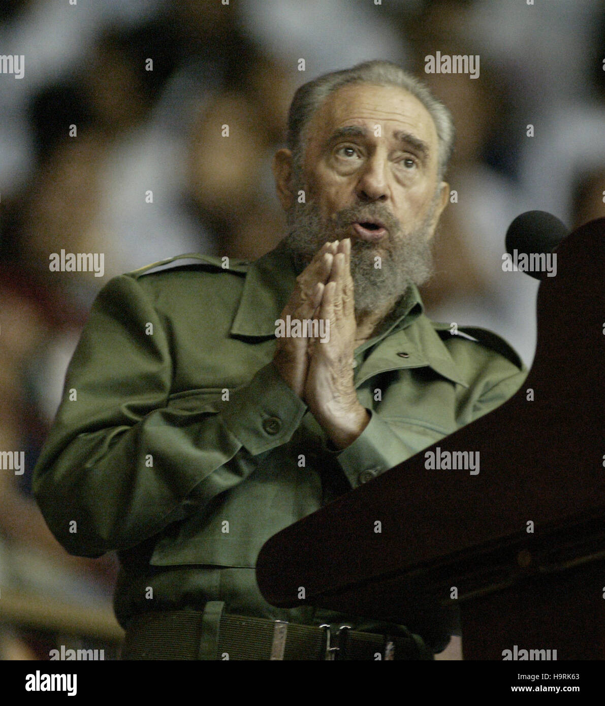 The Cuban President Fidel Castro, gesture while talk in the graduation ...
