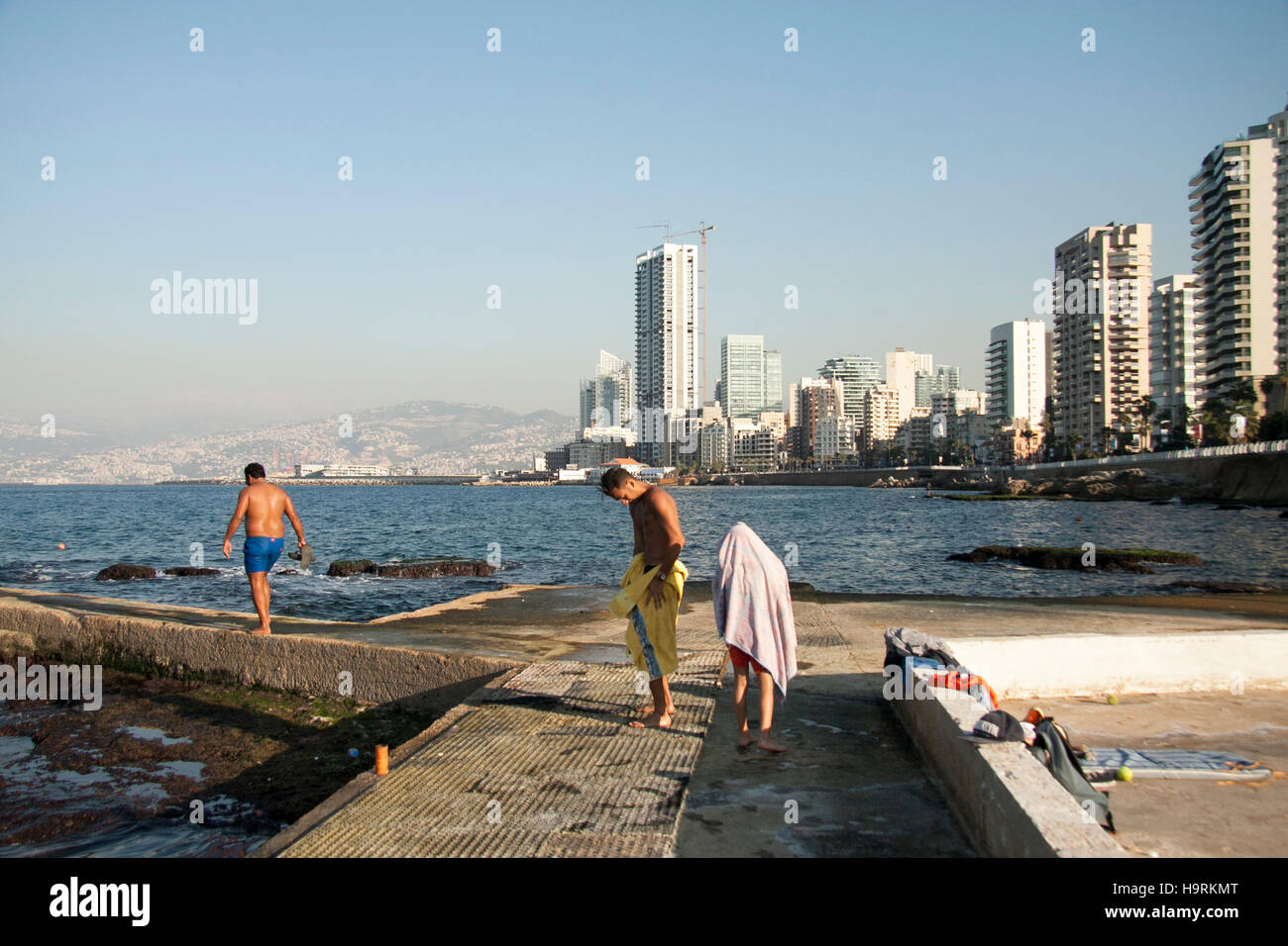 Beirut Lebanon. 26th November 2016. Sunseekers take advantage of the ...