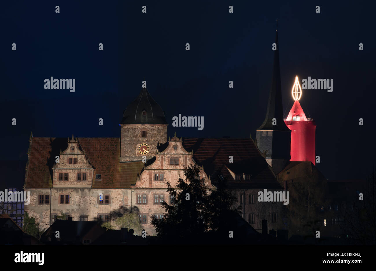 Schlitz, Germany. 26th Nov, 2016. The "world's largest Christmas candle ...