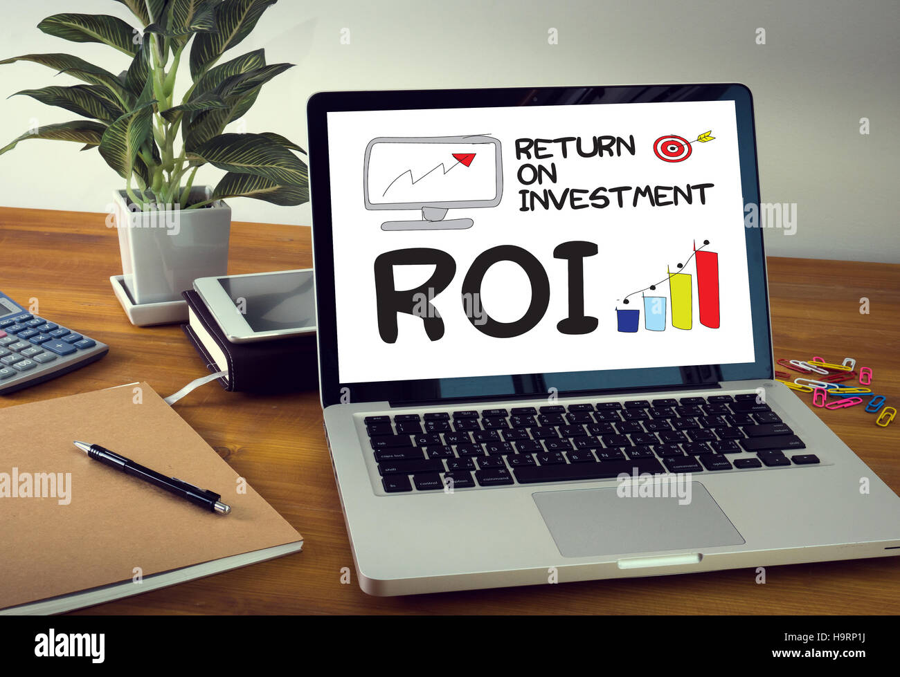ROI RETURN ON INVESTMENT Businessman work ROI Stock Photo - Alamy