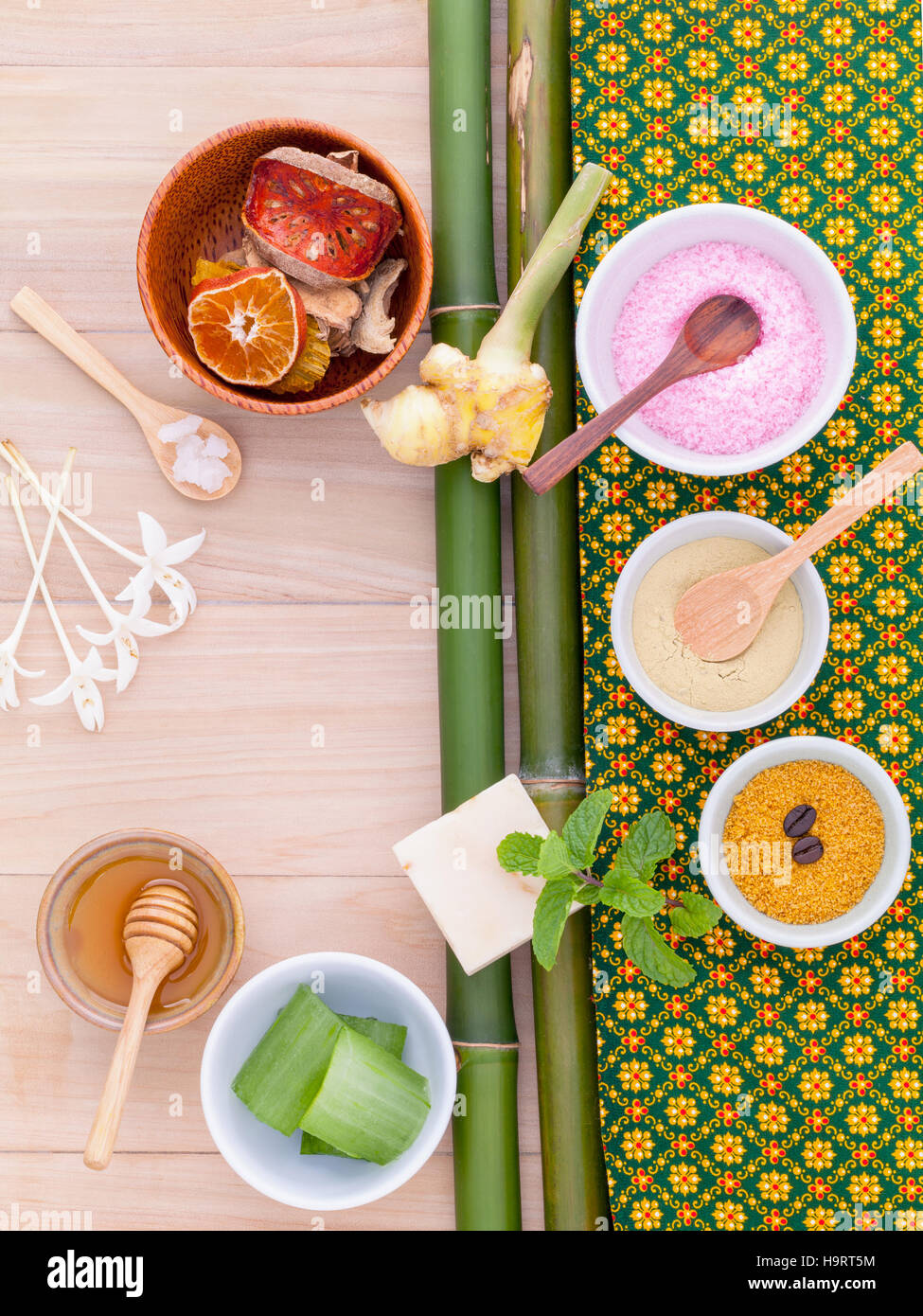Natural Spa Ingredients sea salt , tanaka , aloe vera,orange,rosemary ...