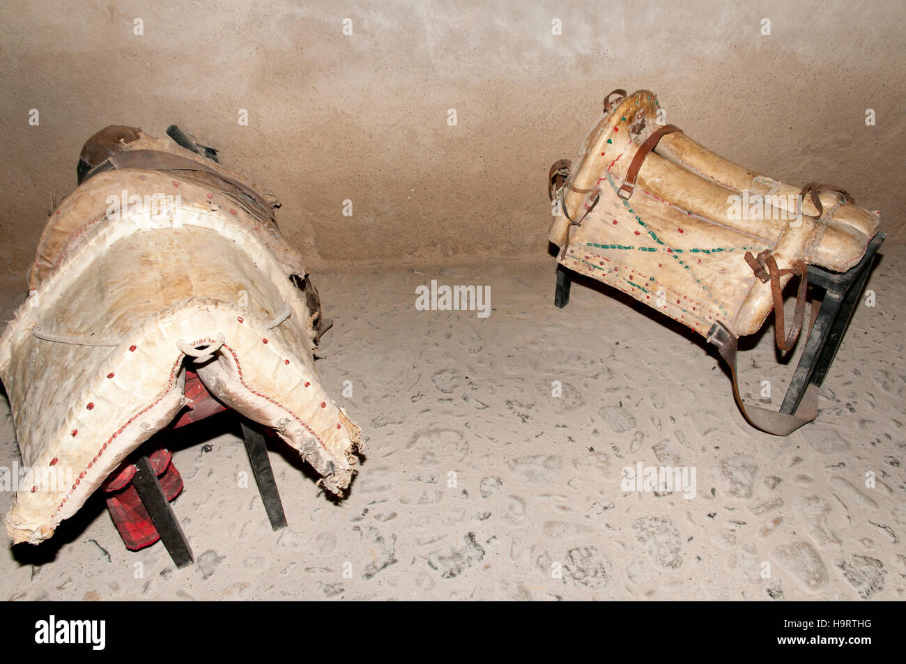 Vintage ranch saddles hi-res stock photography and images - Alamy
