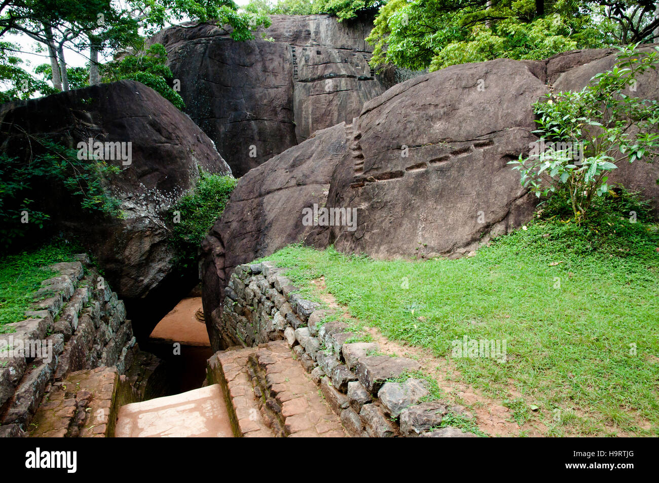 Sigiriya Boulder Garden - Sri Lanka Stock Photo - Alamy