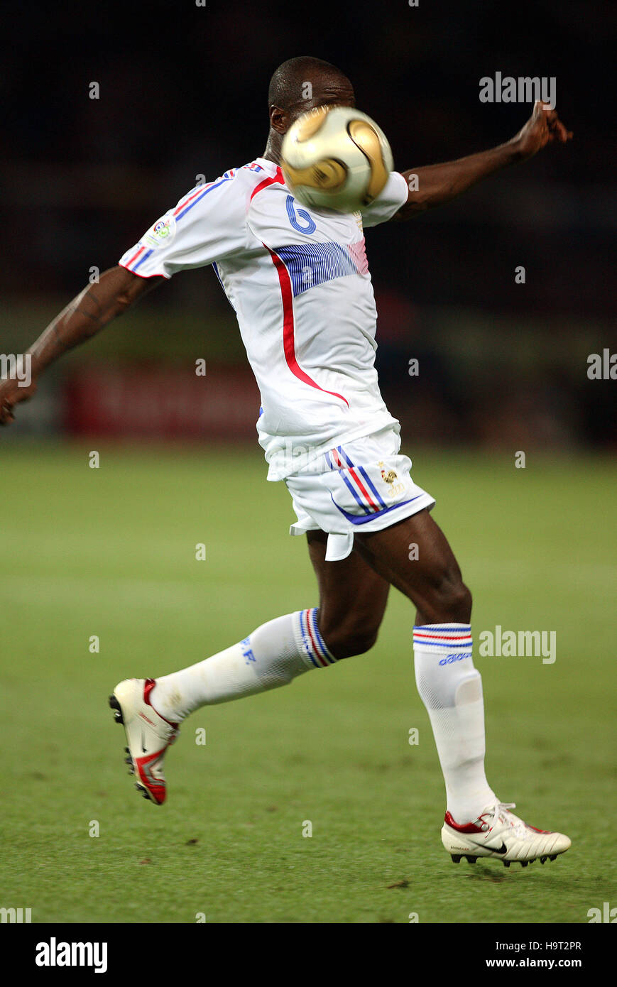 CLAUDE MAKELELE FRANCE & CHELSEA FC OLYMPIC STADIUM BERLIN GERMANY 09 ...