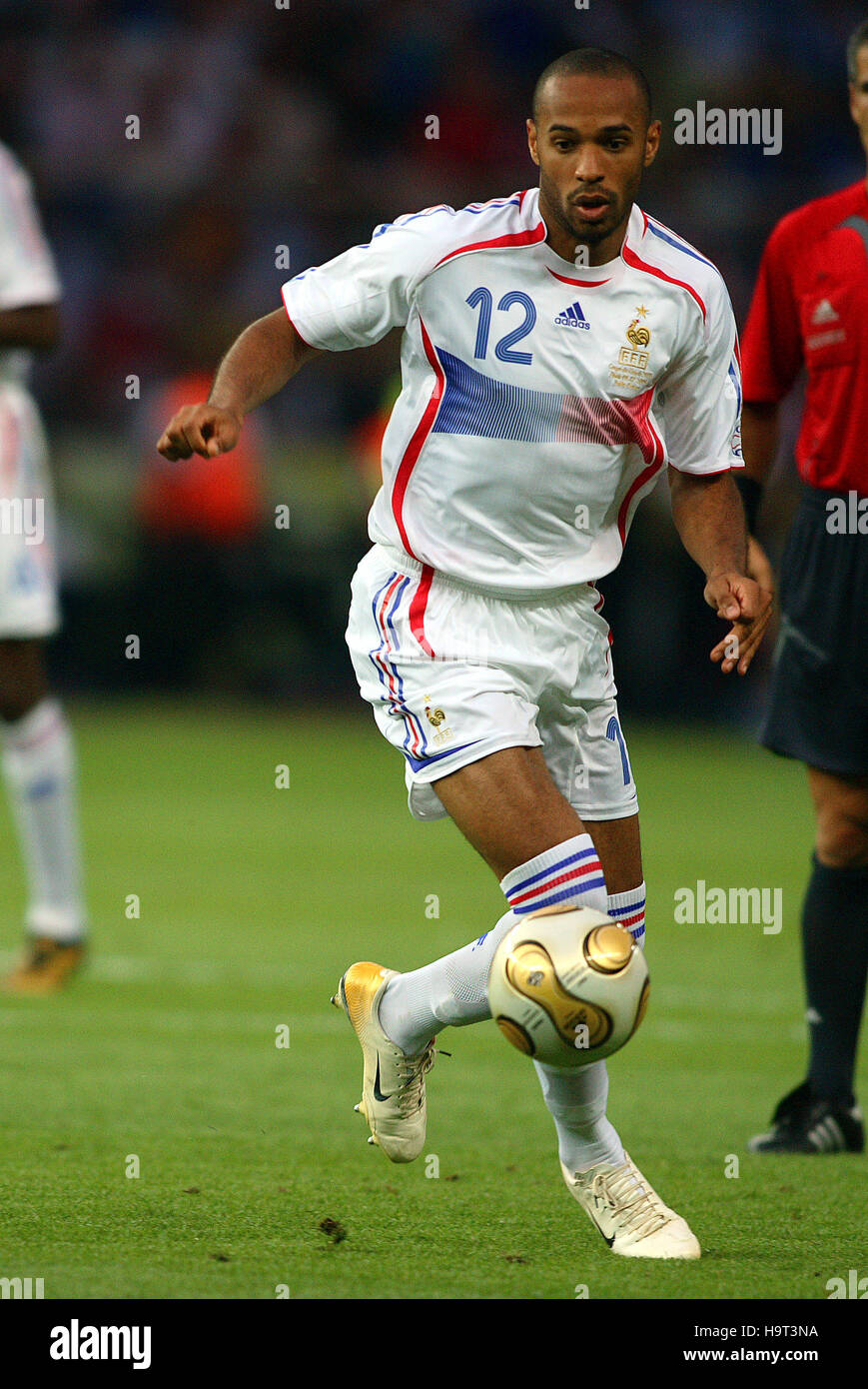 THIERRY HENRY FRANCE & ARSENAL FC OLYMPIC STADIUM BERLIN GERMANY 09 ...