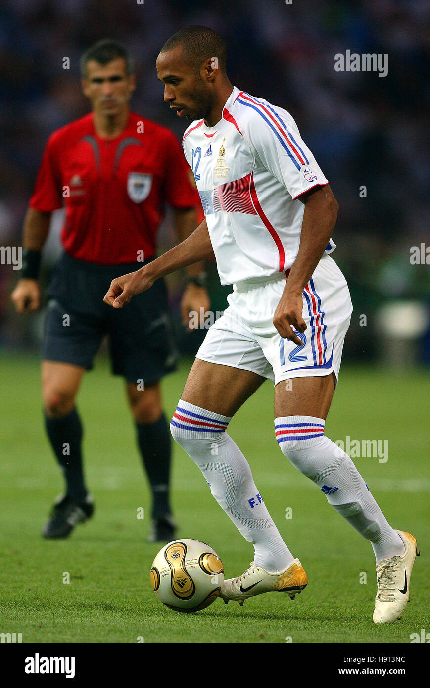 Thierry henry france arsenal fc france hi-res stock photography and ...