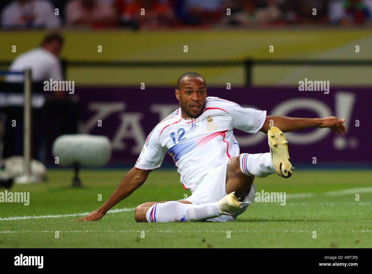 THIERRY HENRY FRANCE & ARSENAL FC OLYMPIC STADIUM BERLIN GERMANY 09 ...