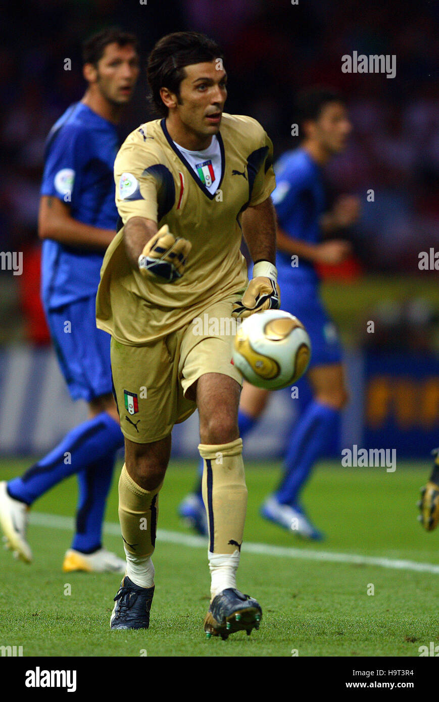 Gianluigi buffon 2006 italy hi-res stock photography and images - Alamy