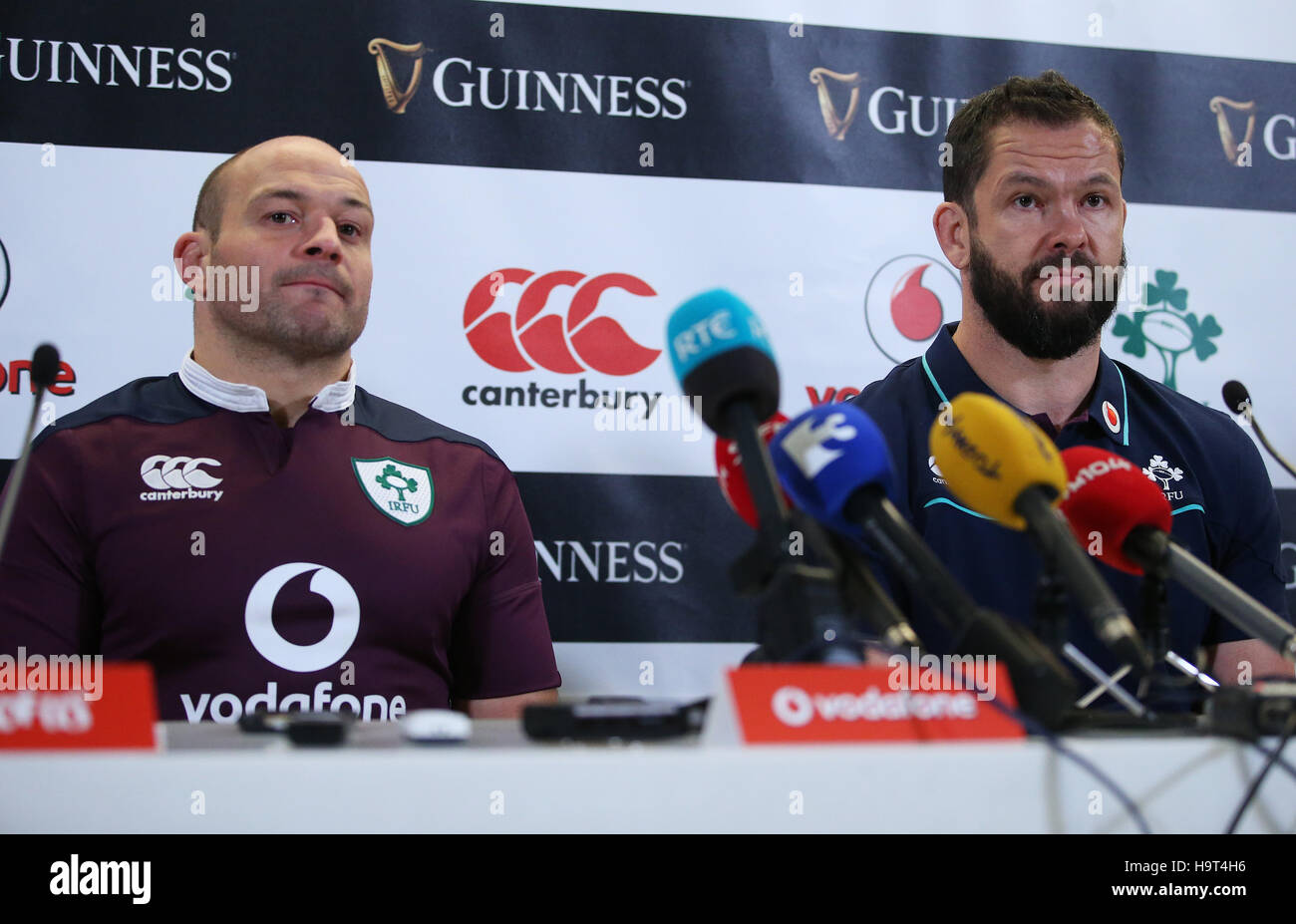 Defence coach andy farrell hi-res stock photography and images - Alamy