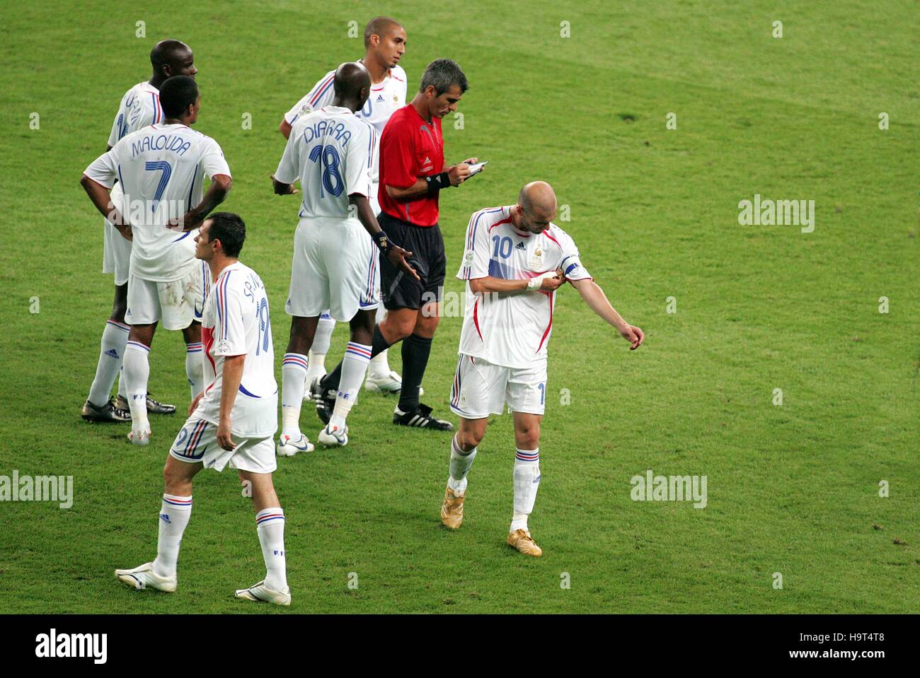 2006 world cup final zidane italy hi-res stock photography and images ...