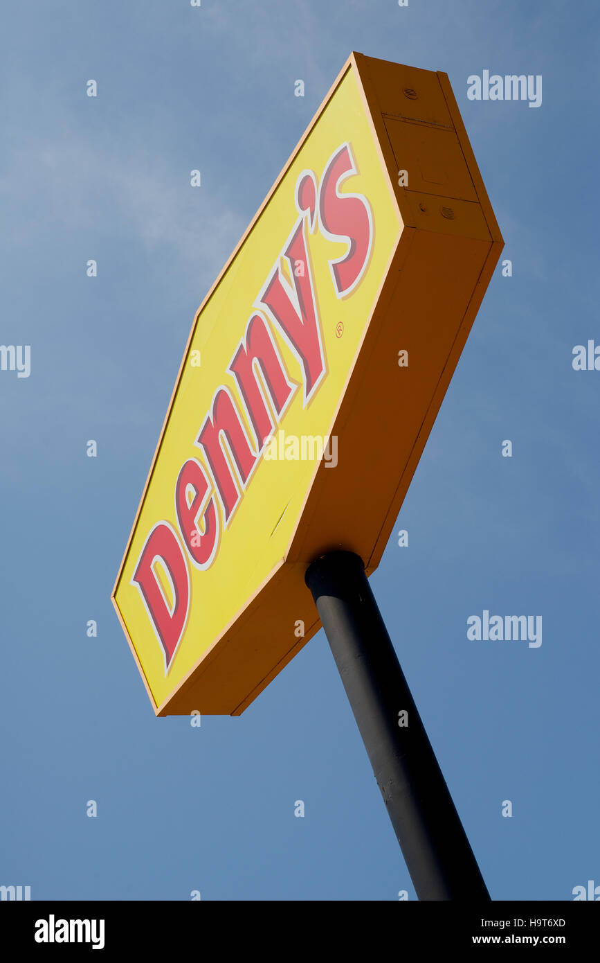 Dennys sign hi-res stock photography and images - Alamy