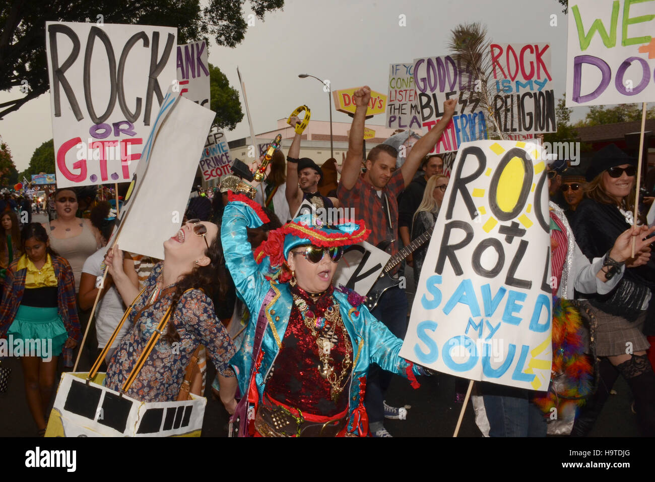 Atmosphere at The 2016 Occasional Doo Dah Parade in Pasadena Stock ...
