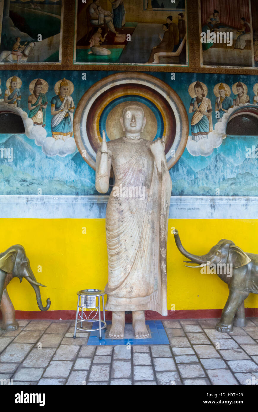Negumbo, Sri Lanka, A statue of Buddha Stock Photo - Alamy