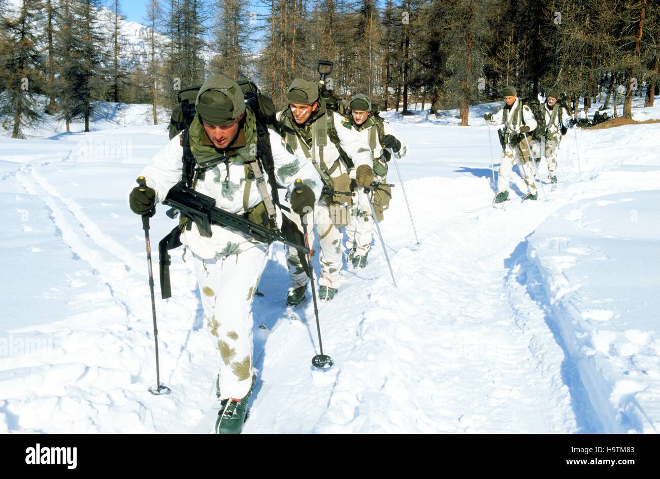Italian army, winter exercises of Alpini mountain troops Stock Photo ...