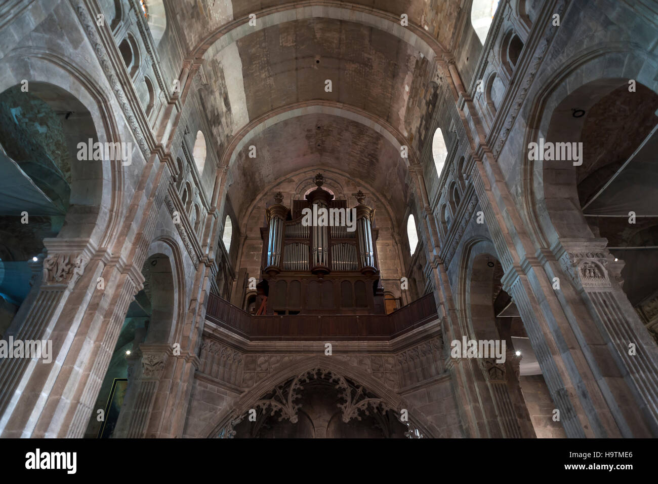 Organ gallery in Cathedral of Saint Lazarus, Autun, Saône-et-Loire ...