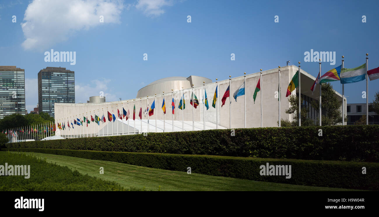 World flags flying hi-res stock photography and images - Alamy