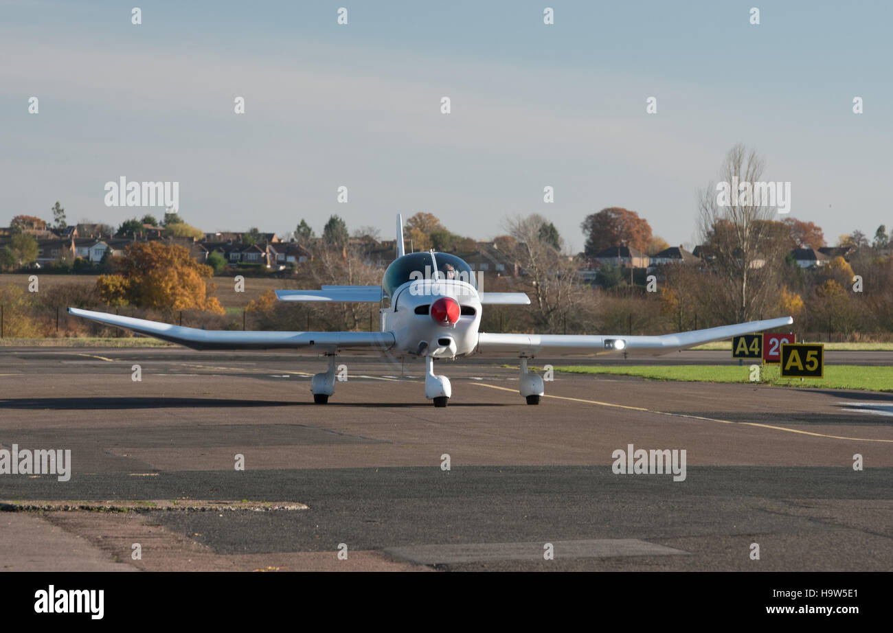 Robin aircraft hi-res stock photography and images - Alamy