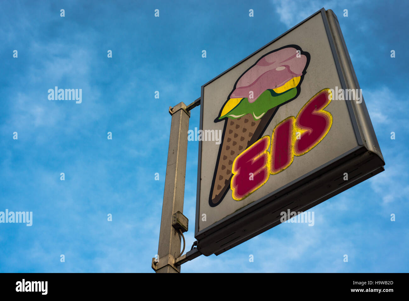 Ice sign retro hi-res stock photography and images - Alamy