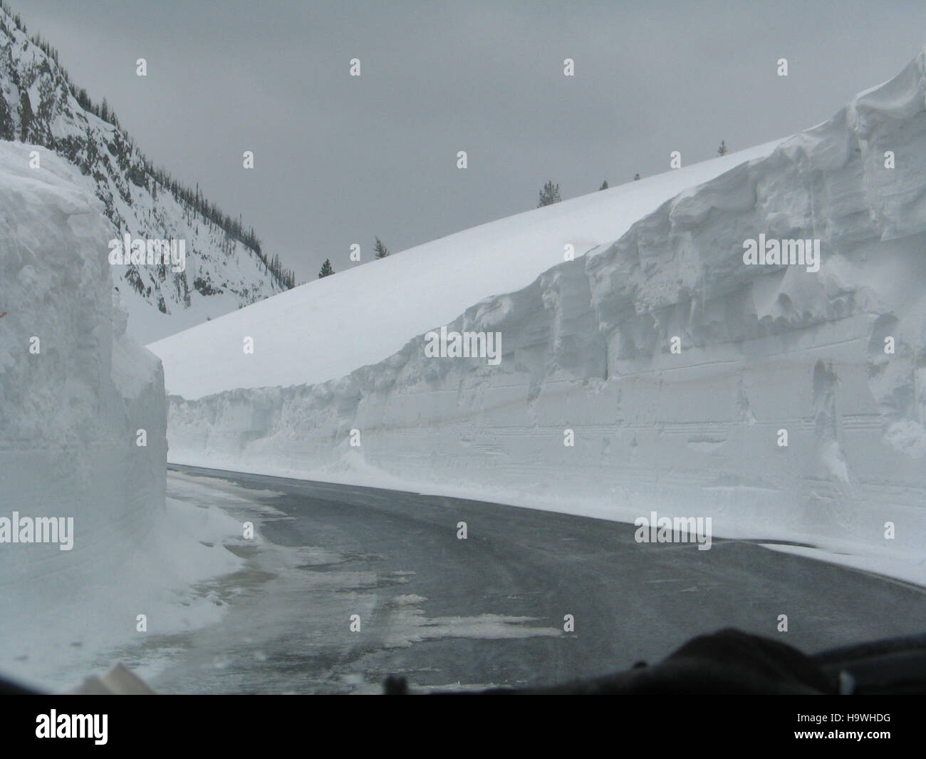 Deep snow accumulates over Sylvan Pass in Yellowstone National Park ...