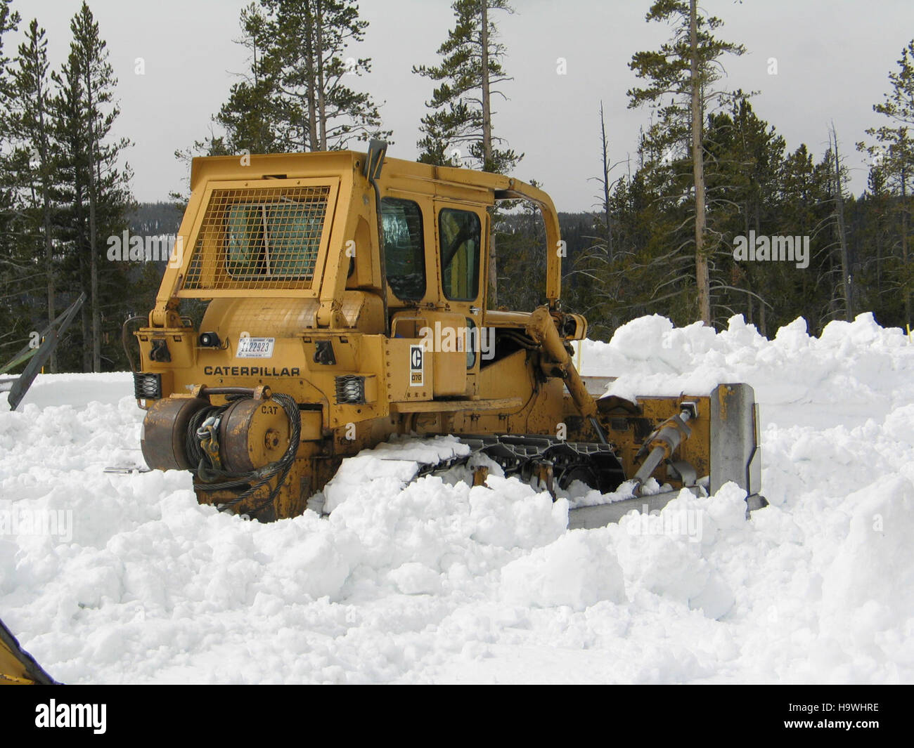 yellowstonenps 8579058932 Plowing Craig Pass (29 Stock Photo - Alamy