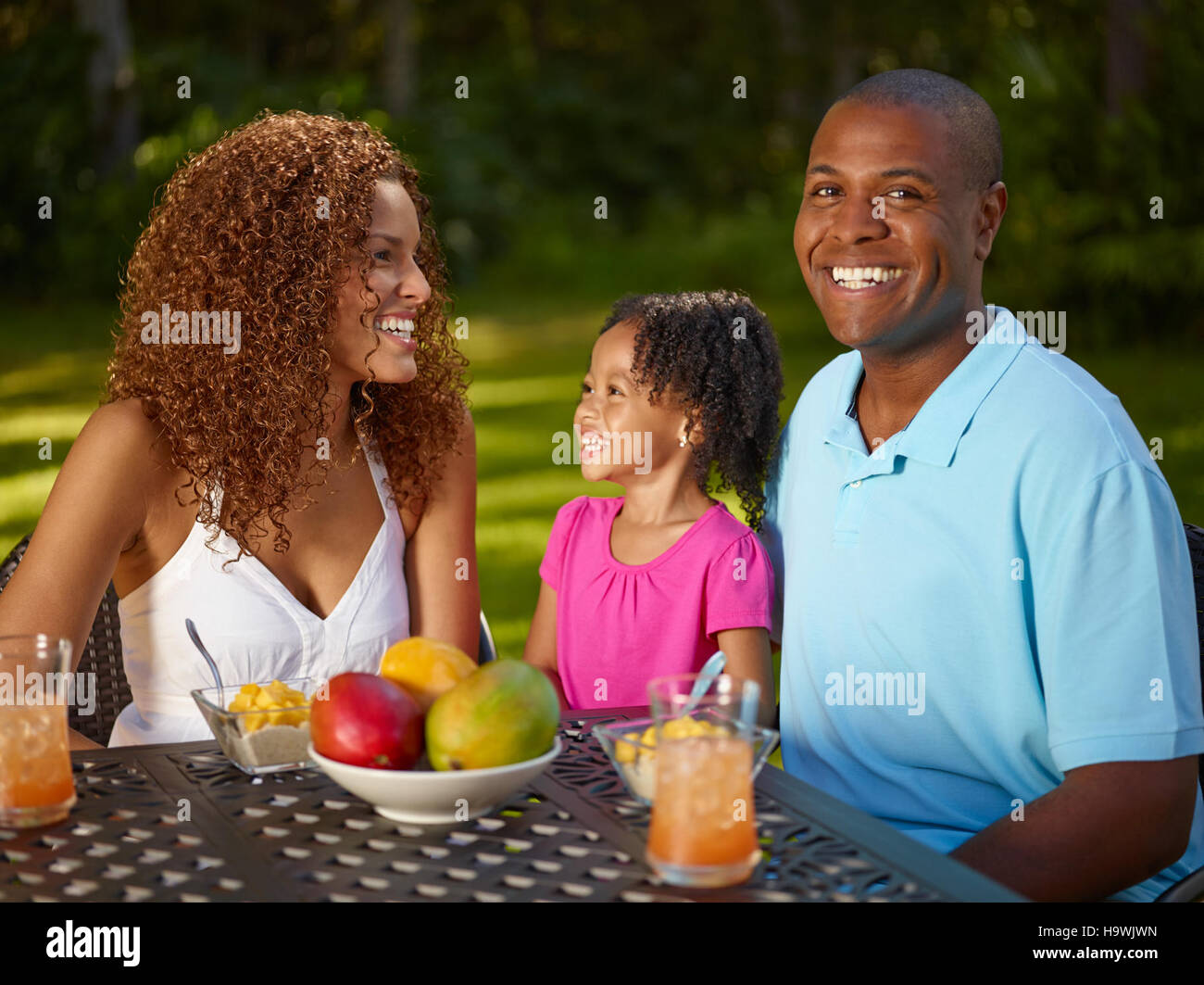usdagov 14327156819 Family Enjoying Mangos Stock Photo - Alamy