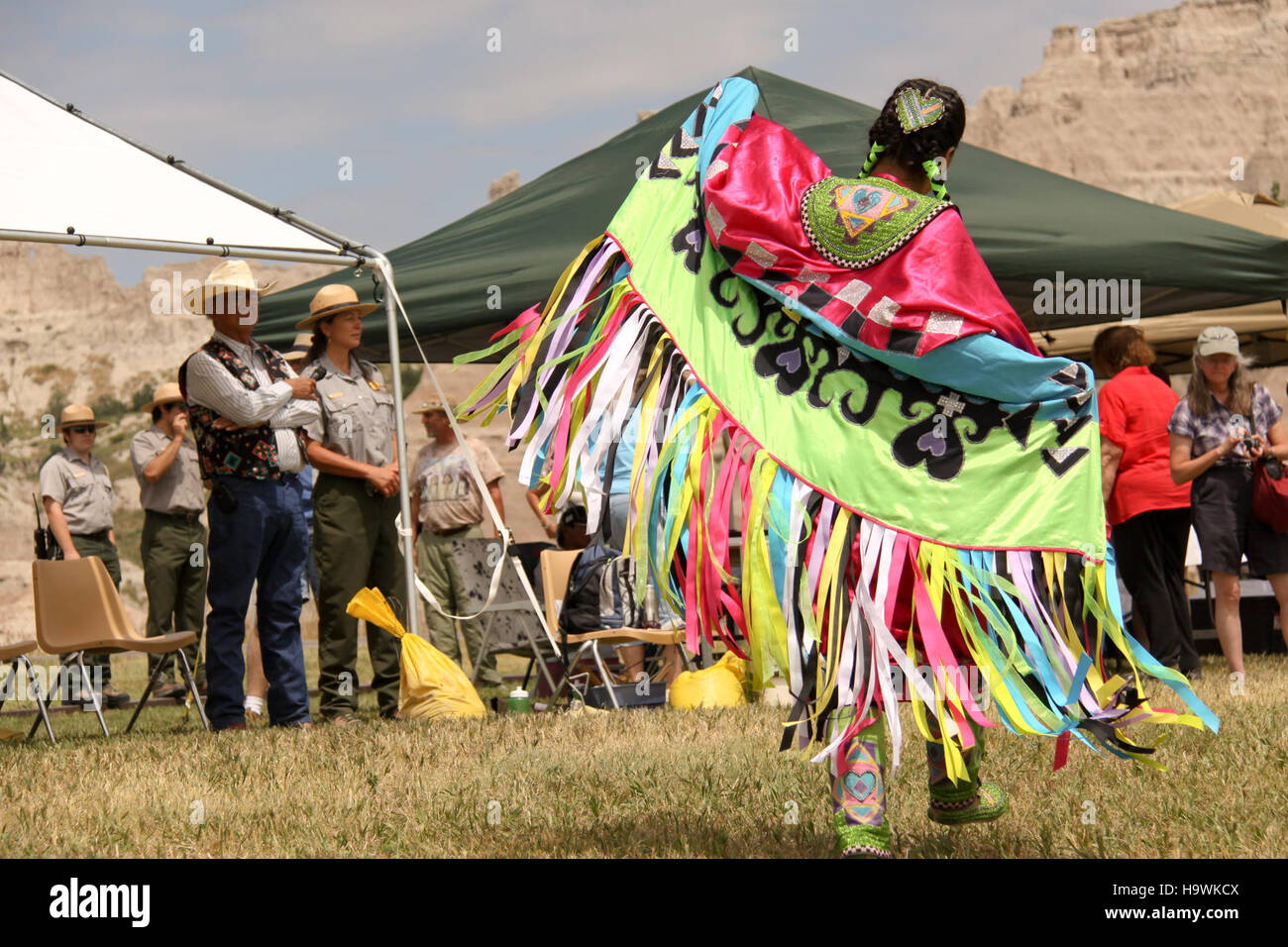 Fancy shawl dance hi-res stock photography and images - Alamy