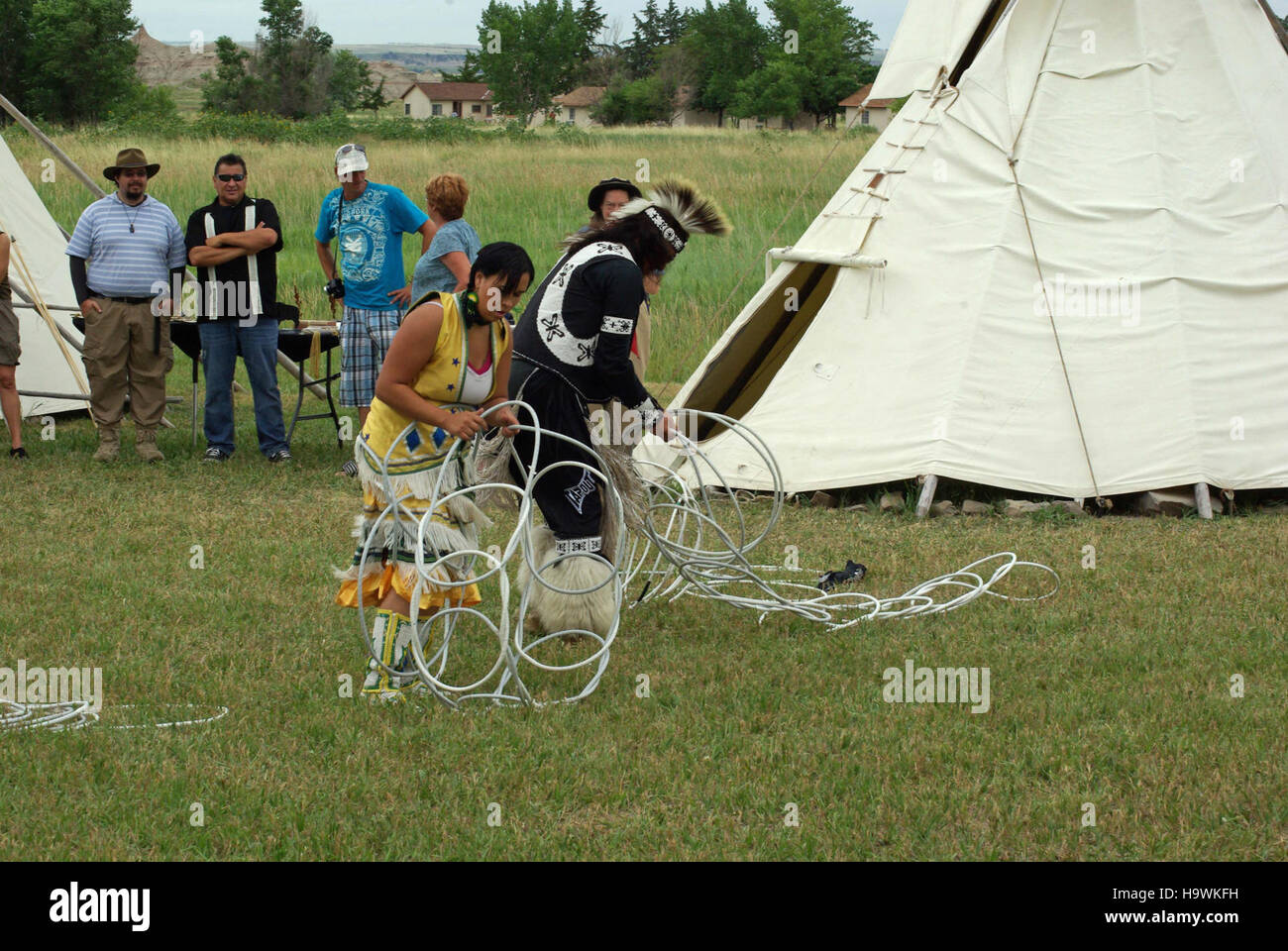 Star and Dallas perform a traditional hoop dance at Badlands National ...