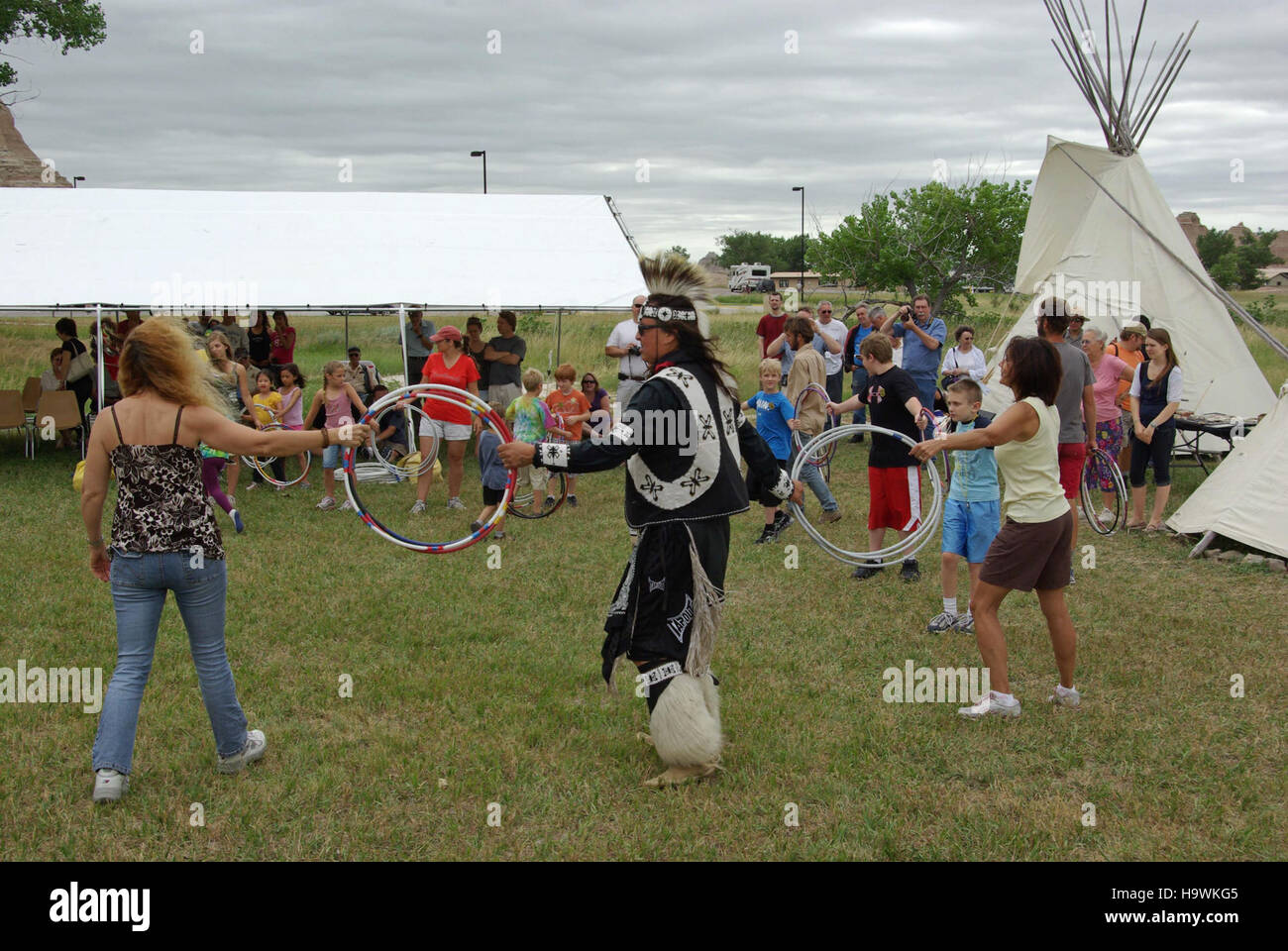 Native american hoop dance hi-res stock photography and images - Alamy