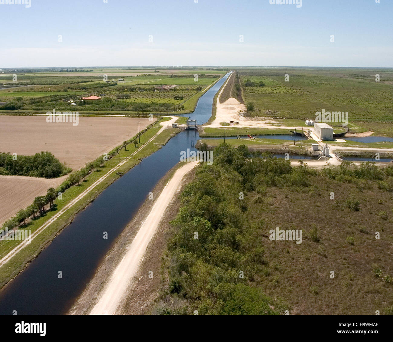 This image shows the levees, dikes, and dams in Everglades National ...
