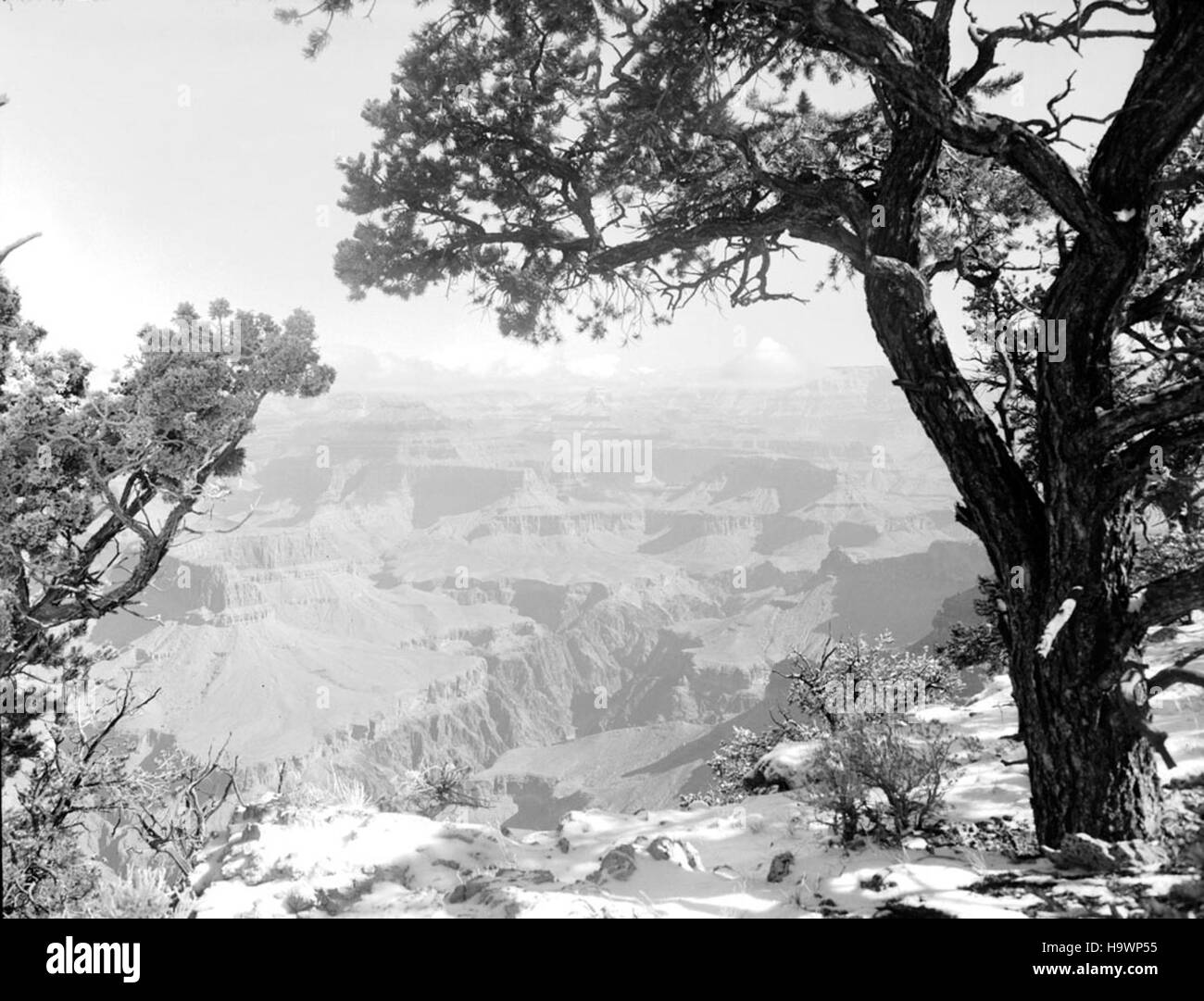 This image showcases Hopi Point at the Grand Canyon National Park ...