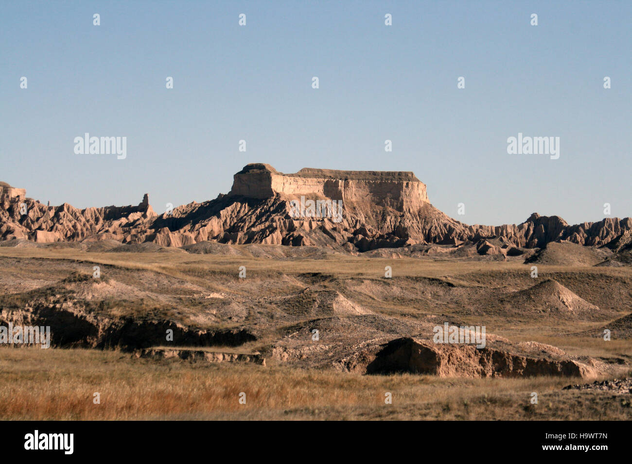 badlandsnationalpark 9371073511 Stronghold Table Stock Photo - Alamy