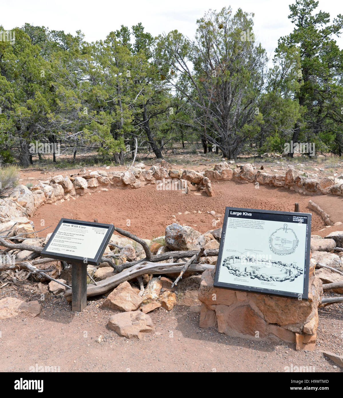 A ranger-led tour at the Tusayan Ruin in Grand Canyon National Park ...