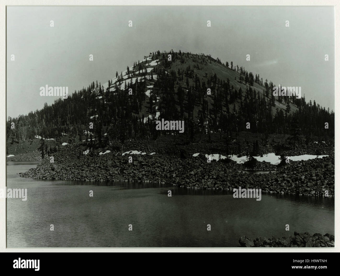 Crater Lake National Park’s breathtaking views of the deep blue lake ...