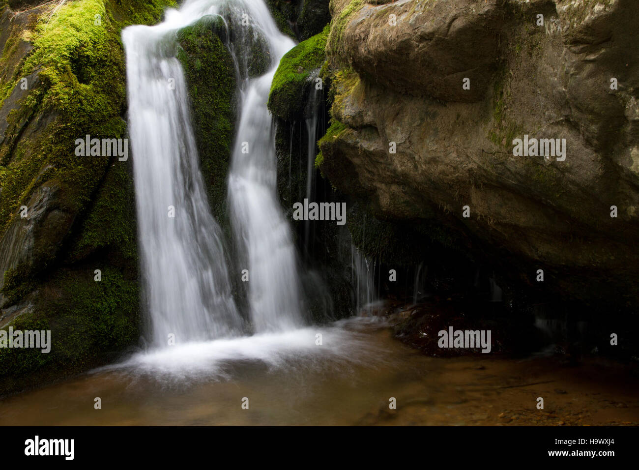 Shenandoah dark hollow falls hi-res stock photography and images - Alamy
