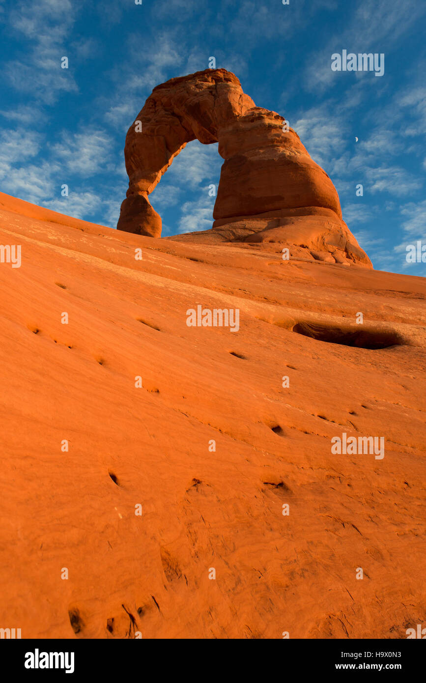 Delicate Arch, an iconic natural rock formation in Arches National Park ...