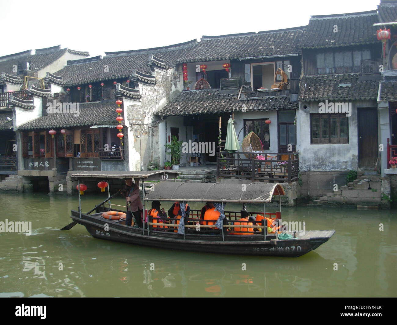 Traditional chinese houses and boat floating on a river in Xitang water ...