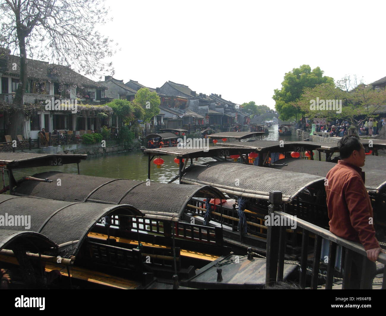 Traditional chinese houses and boats in Xitang water town, Zhejiang ...