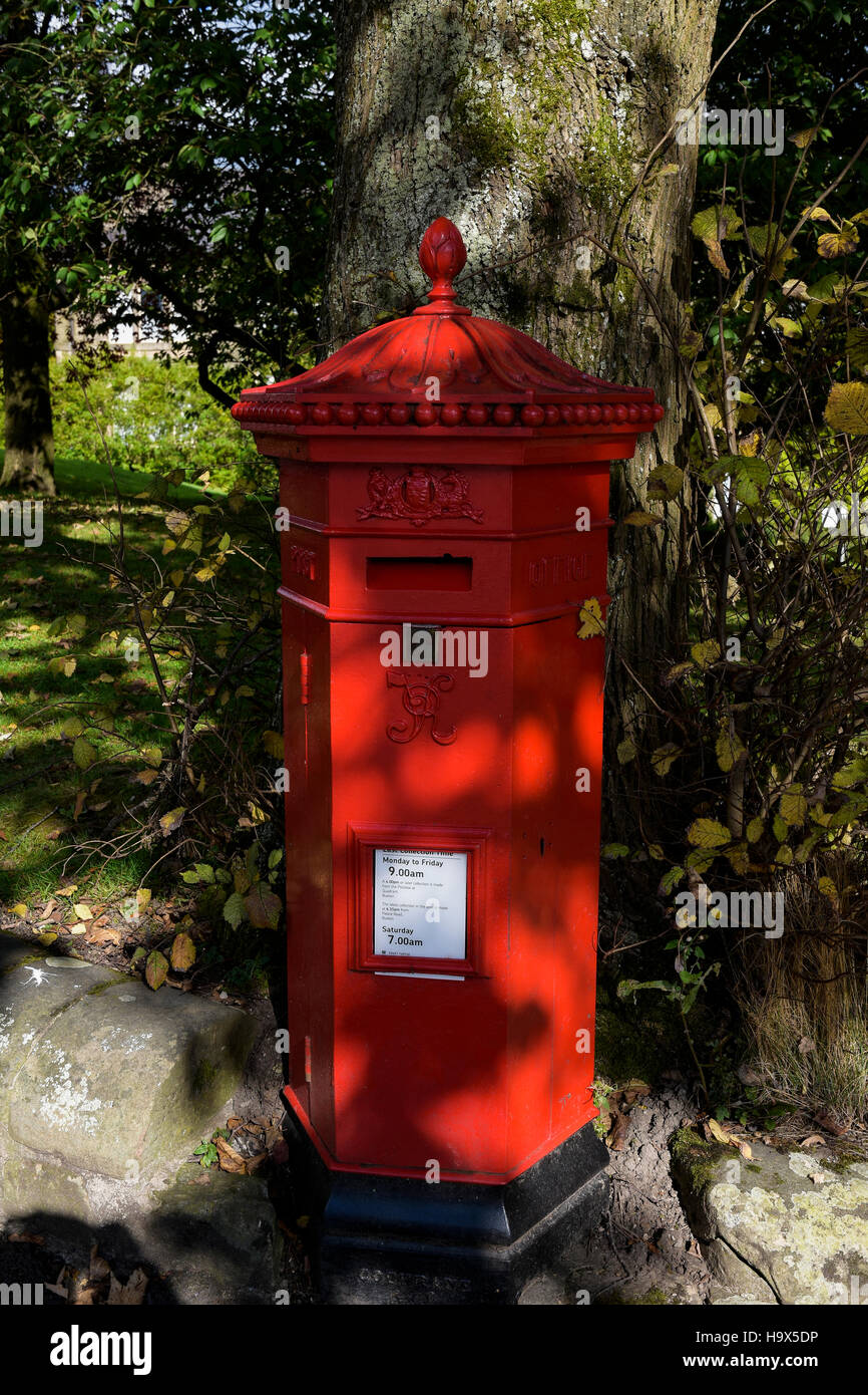 Red Victorian Post box in the Spa town of Buxton in the Peak District ...